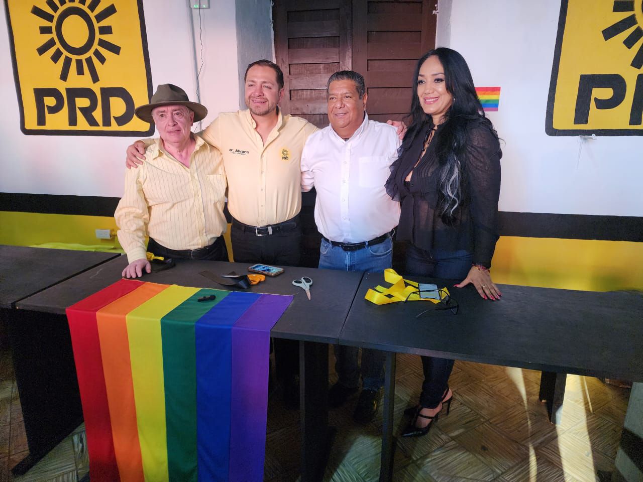 AURELIO SANTOS CANDIDATO DEL PRD A LA ALCALDIA DE COTIJA INAUGURA SU ...