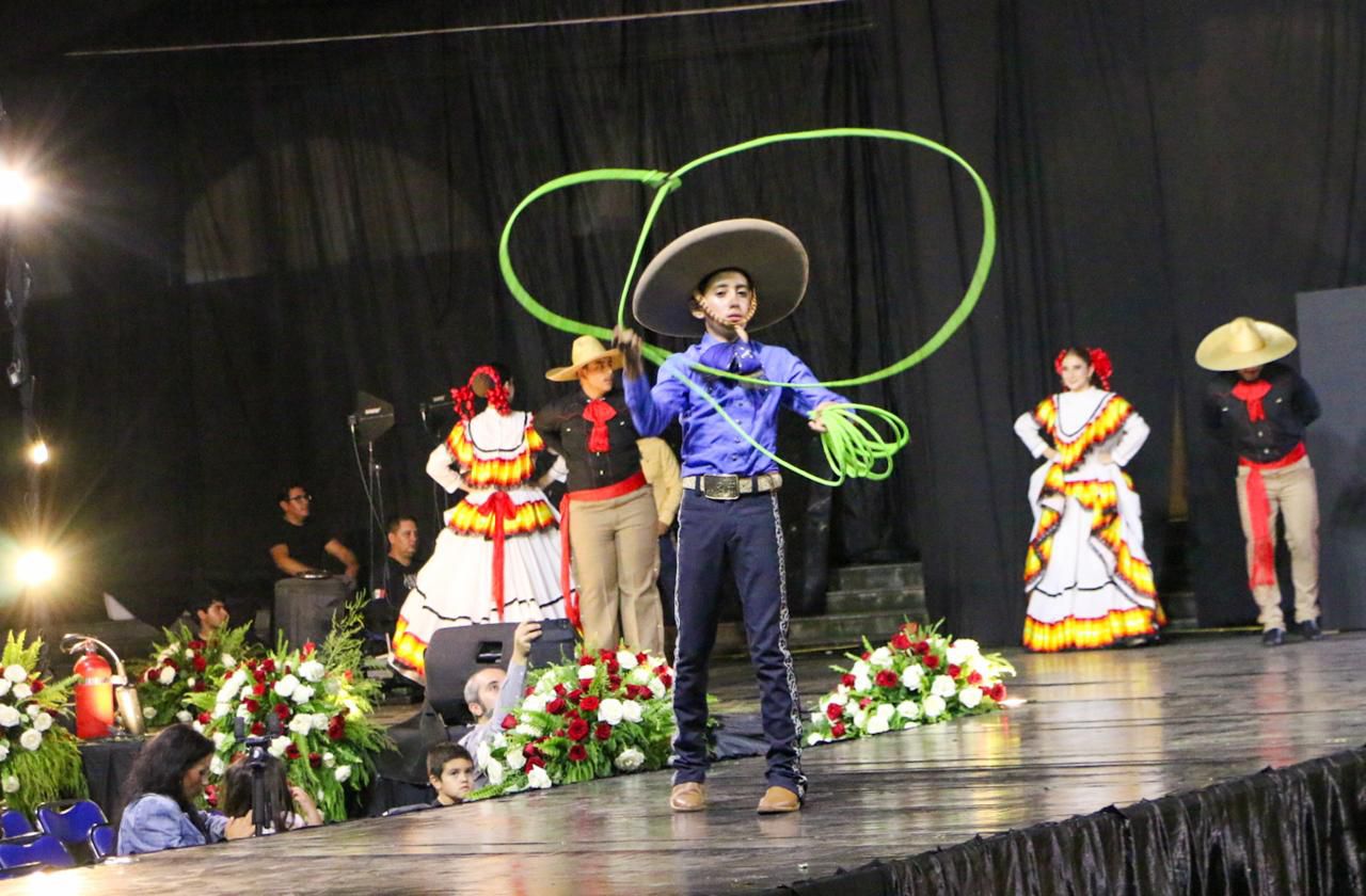 Con música mexicana y caballos bailadores, Los Reyes celebra el Primer ...
